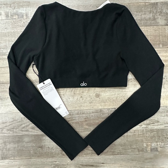 ALO Yoga | Tops | Alo Yoga Ribbed Defined Long Sleeve Bra | Poshmark